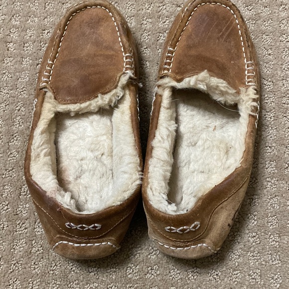 UGG | Shoes | Ugg Australia Slippers Sheep Skin Lining Used No Stains ...